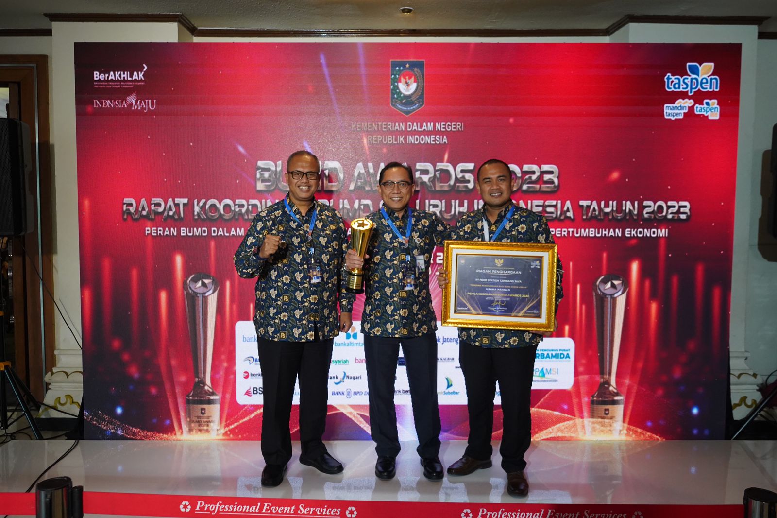 Food Station Raih Penghargaan BUMD Pangan Terbaik dari Kemendagri - Suara Karya